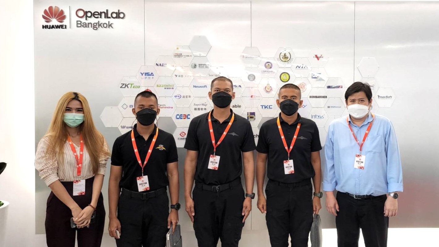 Clicknext x Huawei Thailand กับโซลูชั่น Smart Classroom ให้กับศูนย์ ...